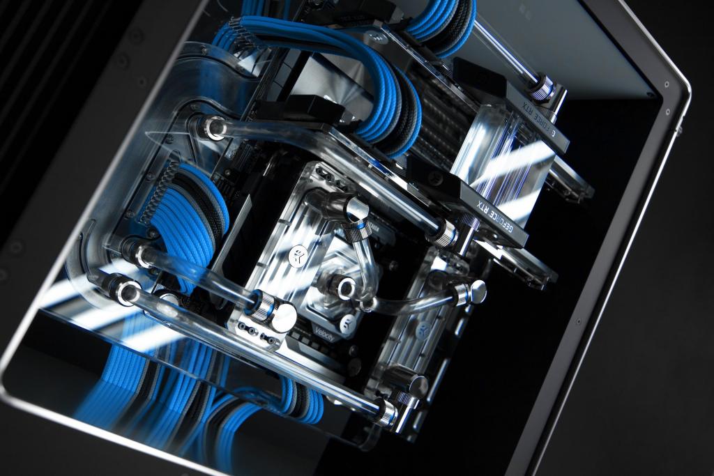 EKWB The Ultimate Show Case - PCTestBench